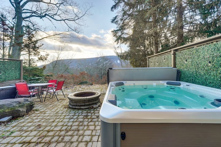 Mtn-view Gem W/ Deck & Hot Tub In Tannersville - Tannersville, PA