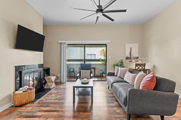 Scottsdale Marble Condo 204: 2br, Desert View - Scottsdale, AZ