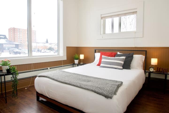 2 Bedroom! Best Rental In Mj, Parking, Wifi - Moose Jaw
