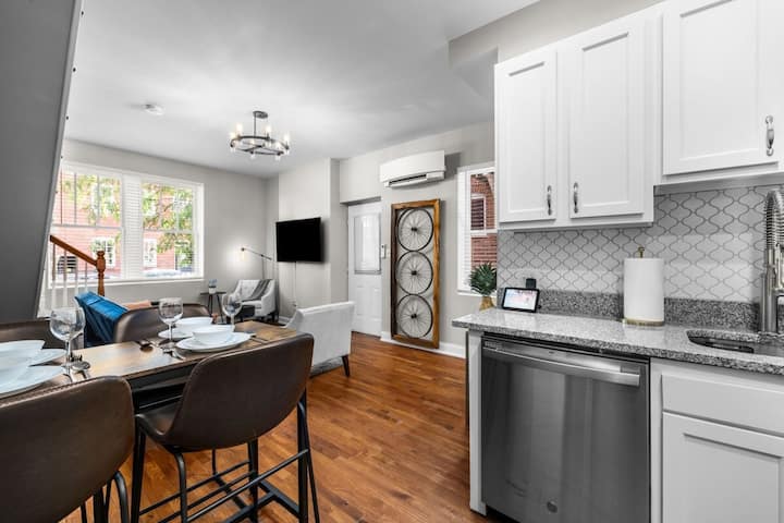 Soulard Gem Dual Master 2br W/ Own Ensuites & Deck - St. Louis, MO