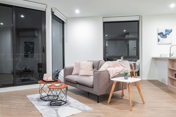 Charming 1br Maribyrnong+wifi+parking+balcony - St Albans, Australia