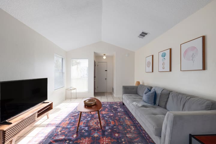 Hestia: Pet Friendly, Awesome N. Austin Location - Austin, TX