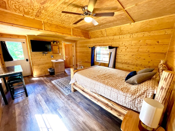Triple G’s Resort - Cabin 10 - Glacier County