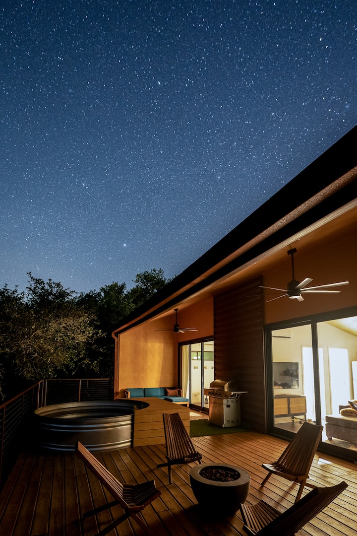 Modern Cabin W Heated Pool, Firepit, Trails, Stars - Lake Travis, TX