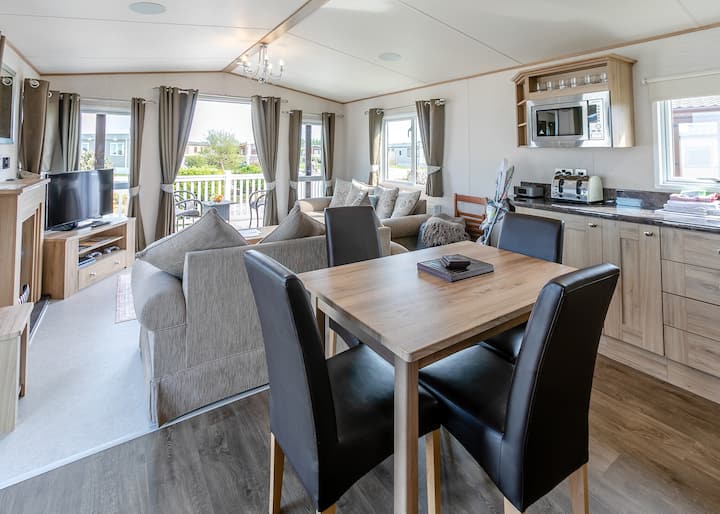 Coral Cove Deluxe - Looe