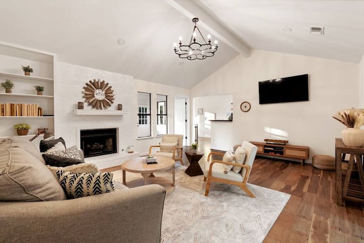 Radiant & Refined | Stylish 4br Home In Round Rock - Round Rock, TX