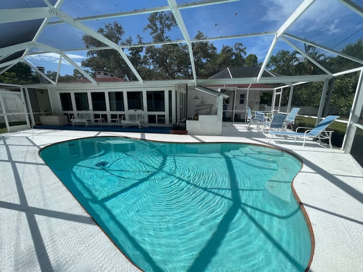 Wave Cave - Beach/pool, Bbq, Family, Friends & Fun - St. Petersburg, FL