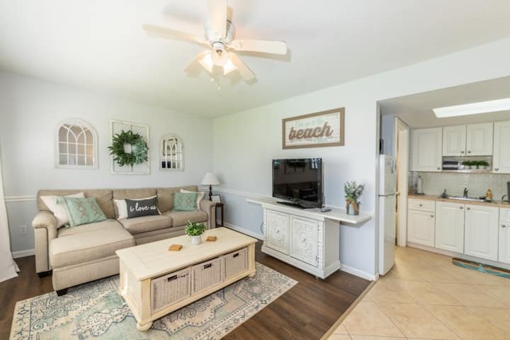 Delightful, Cozy Apartment By The Ocean - New Smyrna Beach, FL