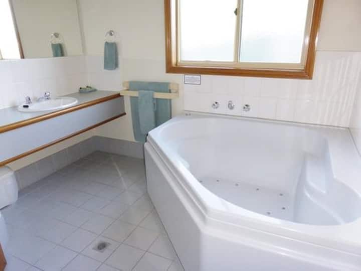 Executive Spa Queen Suite - Ballarat