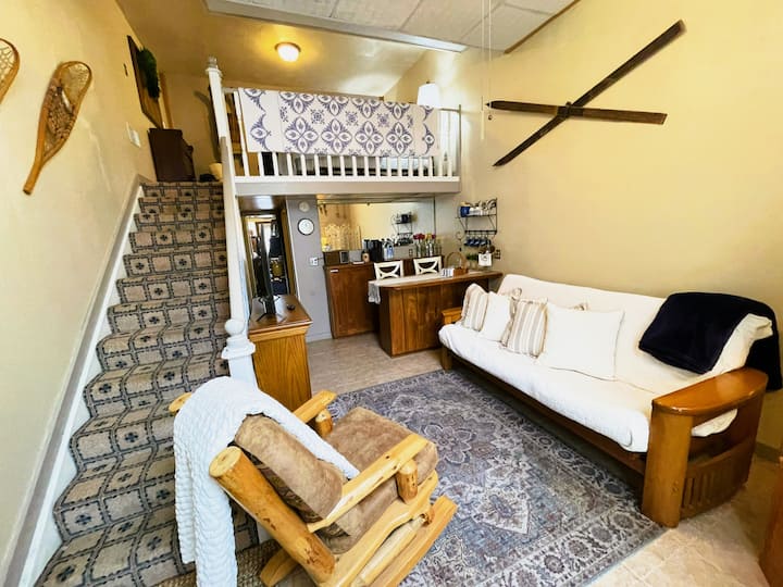 Cozy Alpine Retreat In Historic Downtown - Marquette, IA