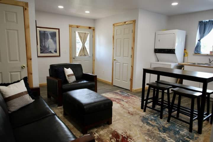 No Cleaning Or Pet Fees-cozy Apartment In Town - Devils Tower, WY