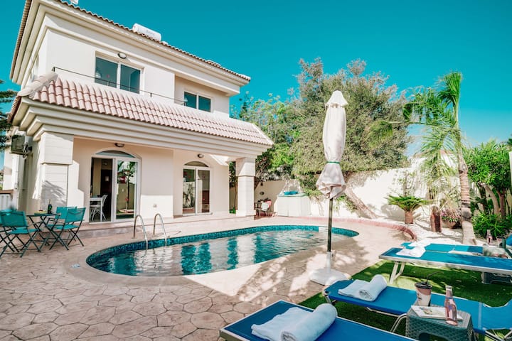 Pant Poly Villa - Private Pool - Fully Integrated Kitchen - Family-run - Famagusta