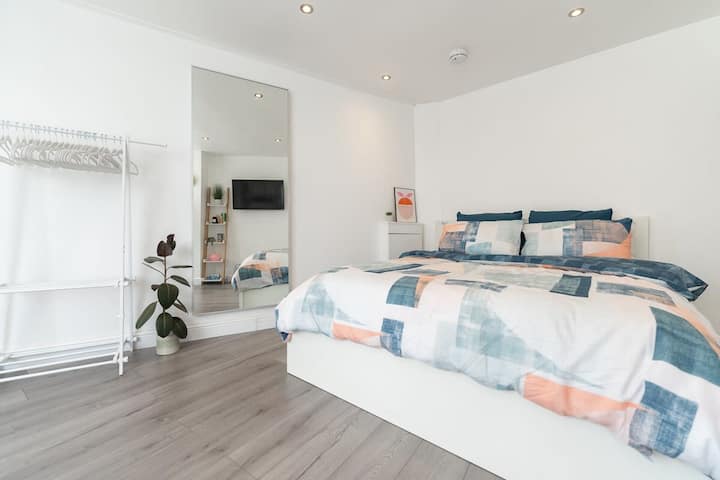 Host & Stay | Islingword Studio - Brighton