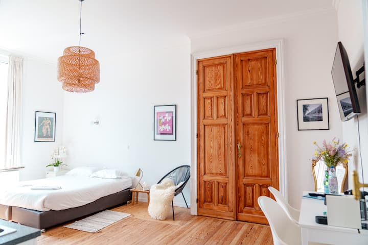 2min Midi Station / Netflix /Nespresso/ Smart Tv/ Full Kitchen - Ixelles