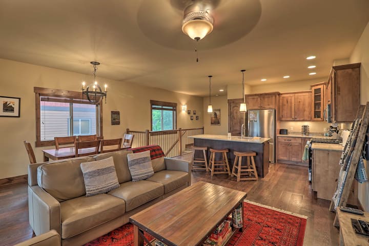 Walkable Bigfork Townhome: Fish, Hike & Ski! - Bigfork, MT