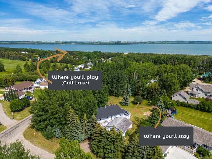 Hilltop Hideaway | Beach | Foosball | Arcade Games - Rimbey