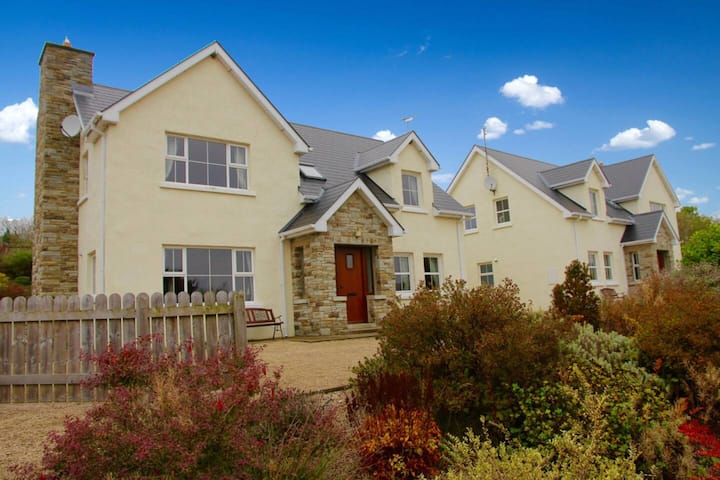 Spacious Ardglass Cottage By The Sea - Portsalon
