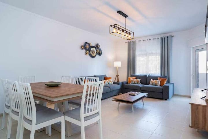 Mello Apartment - Renovated And Near The Beach - Quarteira