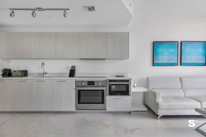 Stylish 1bd Condo In Miami - Tennis & Sauna - Miami, FL