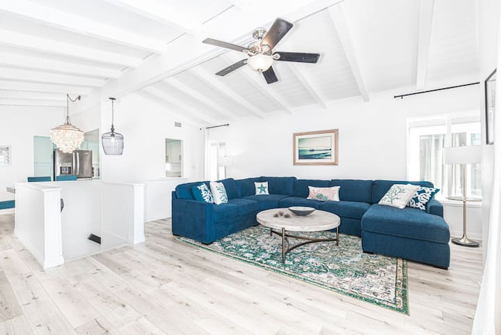 Recently Remodeled Upper Unit | Steps To Sand! - 뉴포트비치