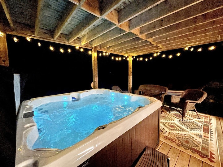 Hot Tub,fireplace,pool/marina Access,games, Space! - Galena, IL