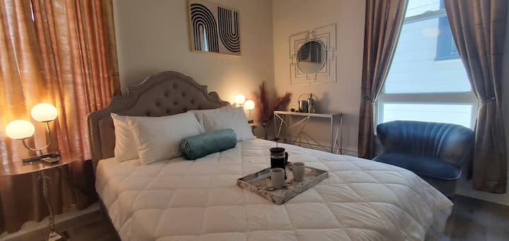 Contemporary Studio In Proximity To The Convention - San Diego Airport (SAN)