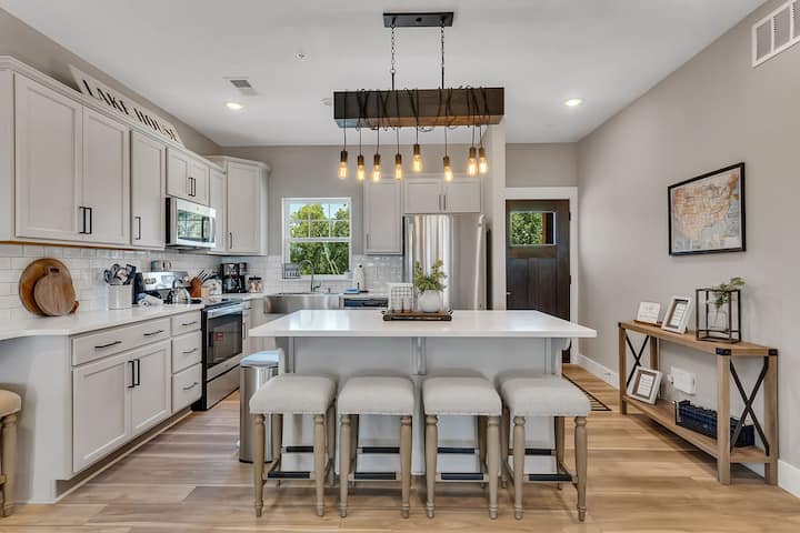 Lake Lodge Near Sdc W Freetix_billiards_pvt Hottub - Branson, MO