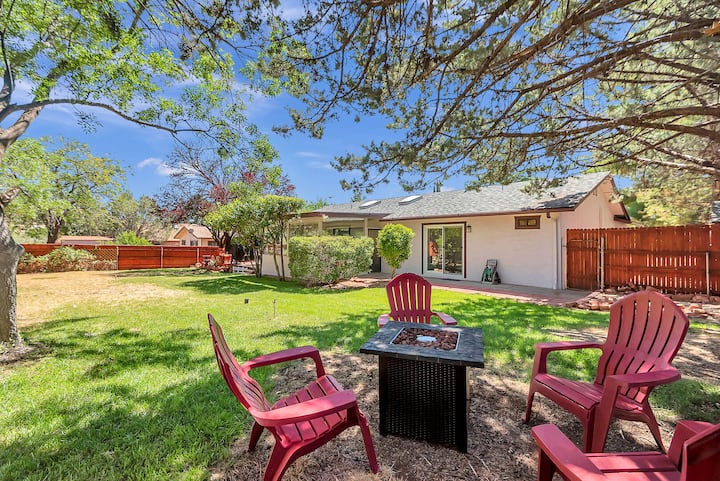 Sedona Happy Trails Indoor Sunroom & Large Yard! - Sedona, AZ