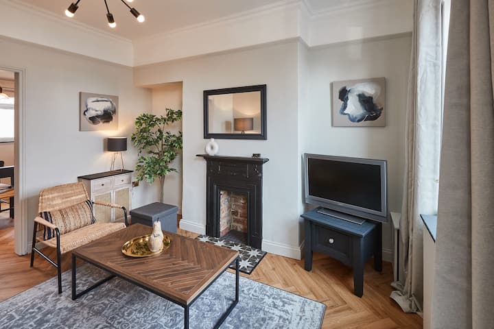 Host & Stay | The Railman's House - York