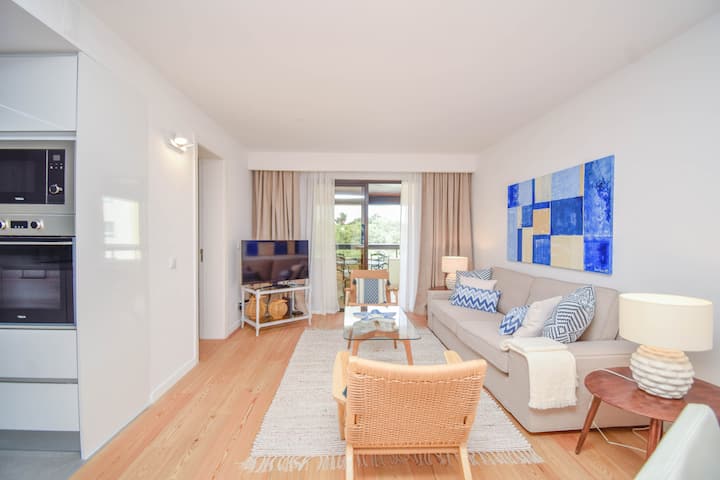 Oceanfront Apartment W/ Pool & Parking | Cascais - Cascaes
