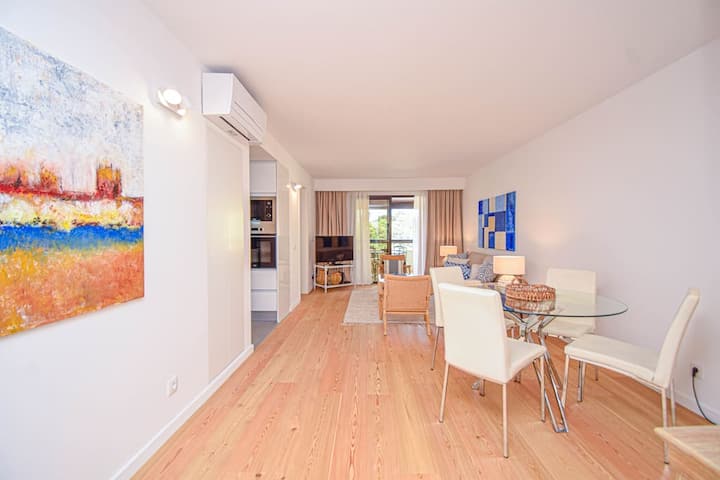 Seafront Pool  & Tennis Court Apartment - Cascais