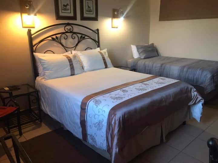 Rooiberg Resort- Standard Double Room + Single Bed - Rooiberg