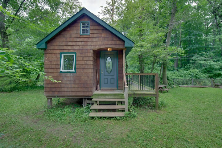 Tranquil Creekside Cabin In Dutch Country! - Honey Brook, PA