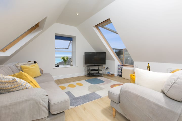 Happy Days - Sleeps 6  - Parking  - Sea Views - St Ives