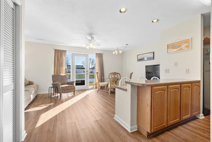 Ground Floor State Park Pass Included Free Parking - Surfside Beach, SC