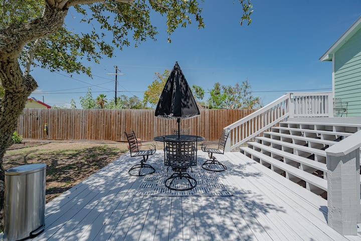 2br W/ Loft-bikes/boat Parking/walk To Aransas Bay - Rockport, TX