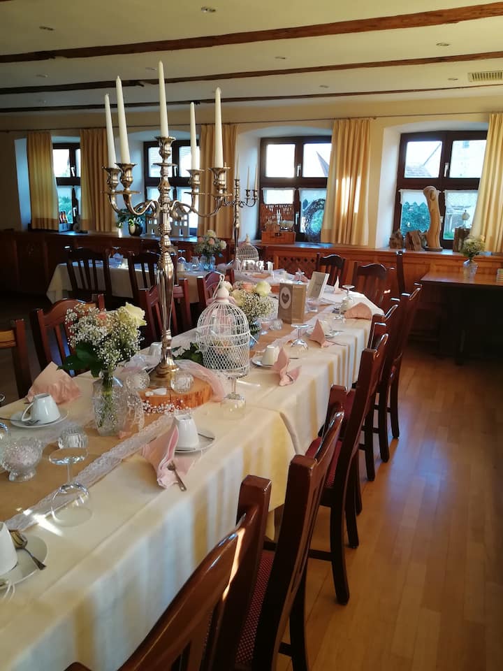 Familie Vierbettzimmer Ensuite Dusche Mit Hofblick - Dinkelsbühl
