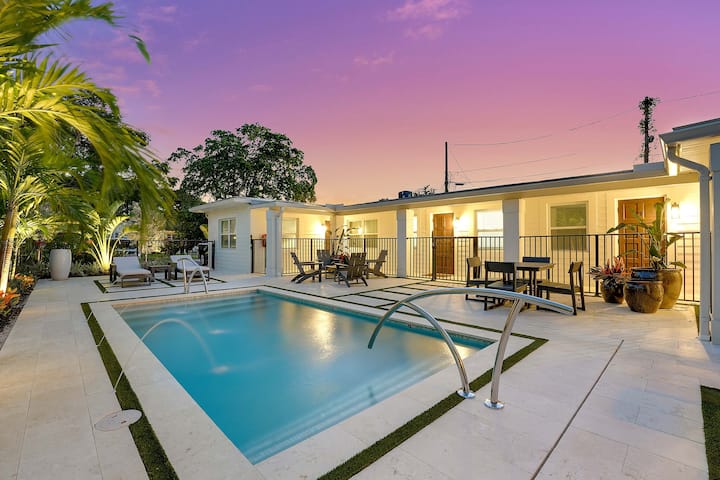 Lovely 1 Bedroom - Walk To Waterfront! - Westgate, FL