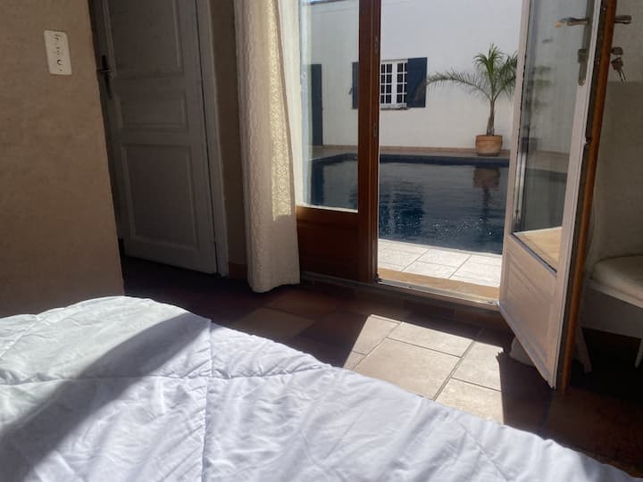 Studio Vue Sur Piscine Et Accès Spa - La Crau