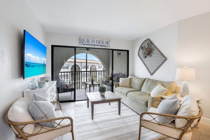 Waterfront One-bedroom Condo | Pools & Spas - Marco Island, FL