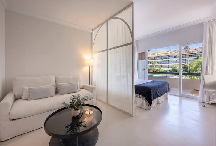 Studio In Private Urbanization Next To The Sea - Marbella