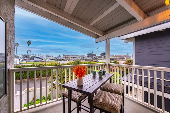 Nearly Beachfront Large Family House + Dogs - Ventura, CA