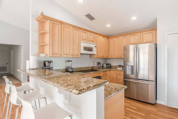 Lakefront Duplex W/ Large Patio - Orlando, FL