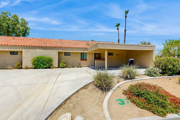 Hip 2br 1st-floor | Patio | Pool - Palm Desert, CA
