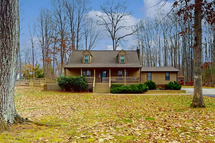 Large 4br | Dock | Deck | Firepit | Ping Pong - Bumpass, VA