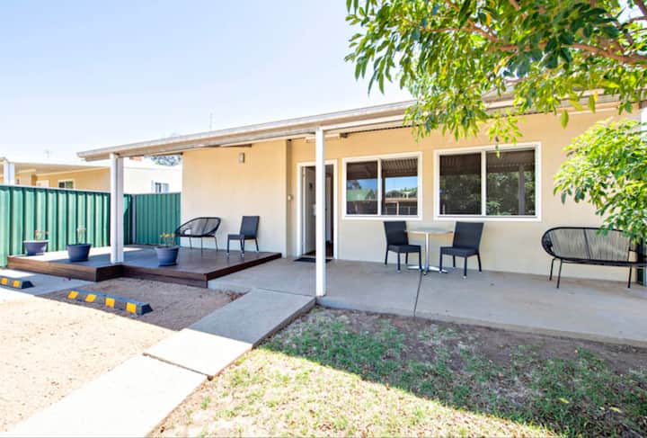 Spacious 3-bedroom Cottage Within Motel - Dubbo