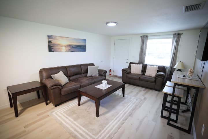 Aruba Room - Englewood, FL