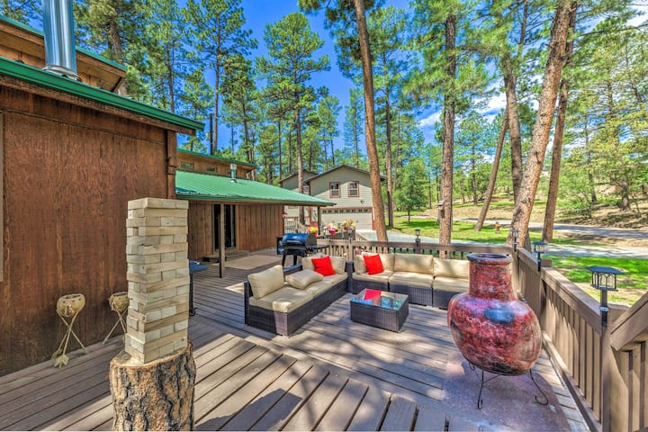 Sleepy Bear Cabin In Ruidoso: Deck & Yard Games! - Ruidoso, NM