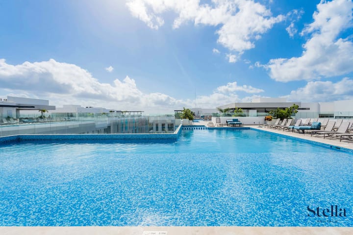 Poolside Paradise Steps From Playa's 5th Ave - Playa del Carmen