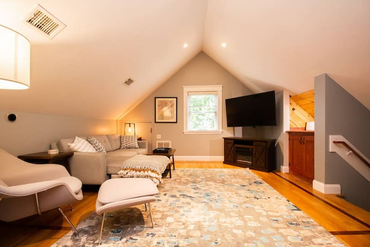 Renovated Top Floor 1 Bedroom Condo In Savin Hill - Quincy, MA